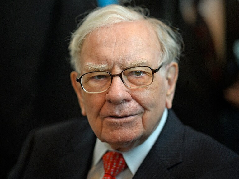 Pension fund plans to vote Buffett off Berkshire chairmanship