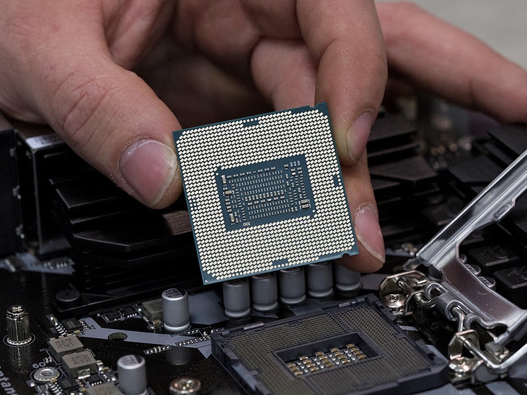How is the semiconductor theme affecting Intel’s share price?